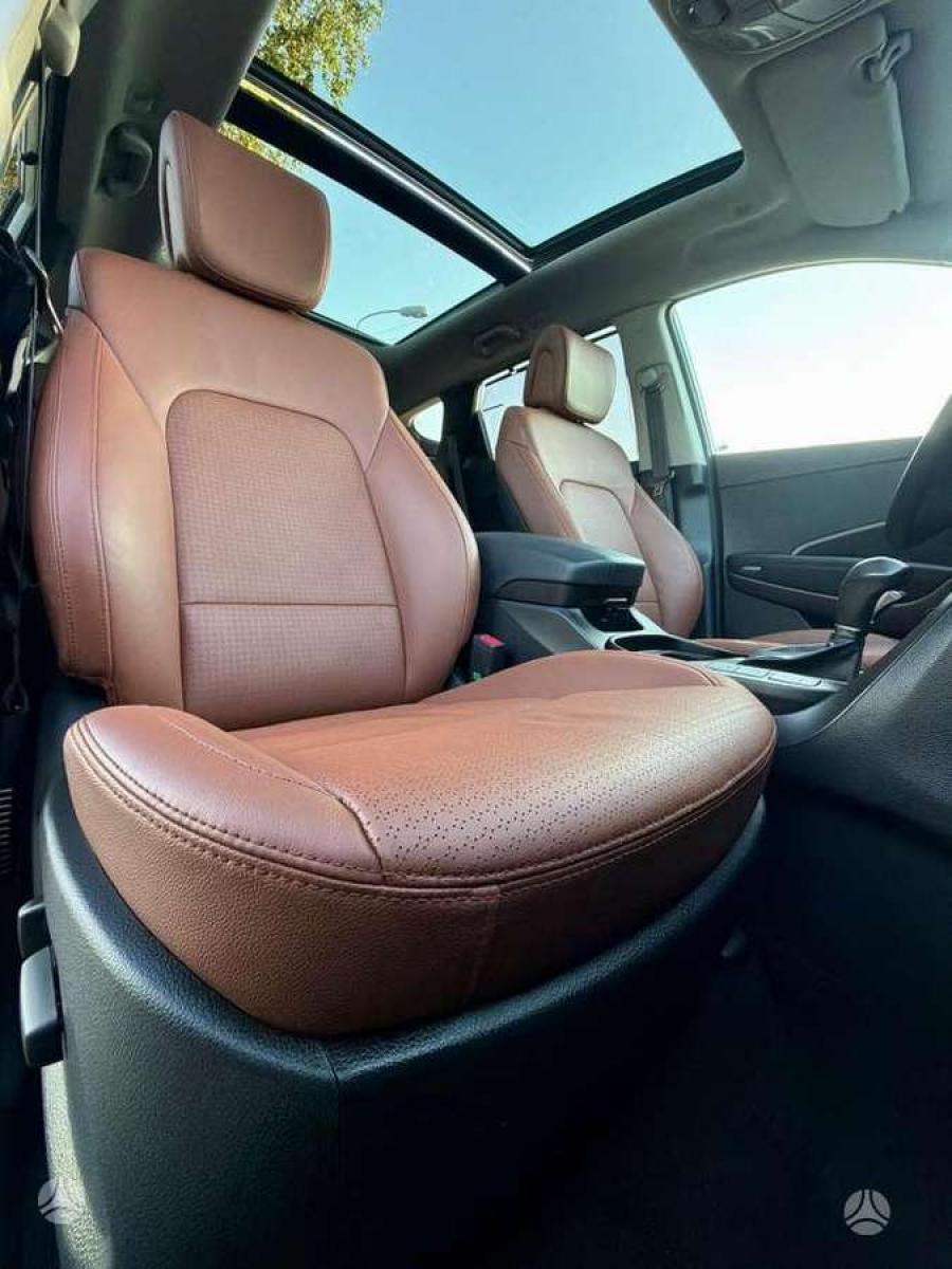 White Hyundai Santa Fe 2013 in Siauliai, with an engine capacity of 2.20 L and mileage of 250 thousand km for 13750 €, photo 24 on AUTOMOTO.COM.LV