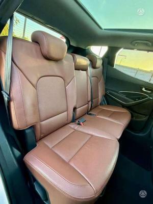 White Hyundai Santa Fe 2013 in Siauliai, with an engine capacity of 2.20 L and mileage of 250 thousand km for 13750 €, photo 26 on AUTOMOTO.COM.LV