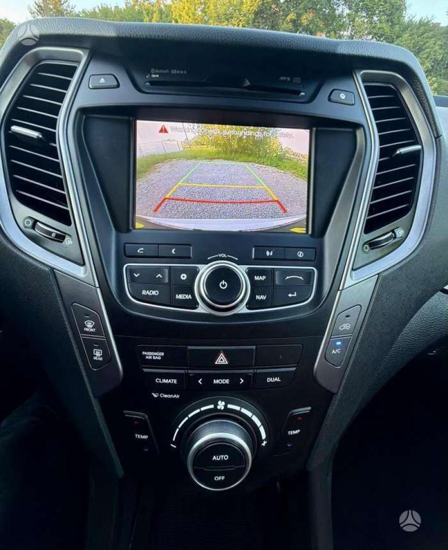 White Hyundai Santa Fe 2013 in Siauliai, with an engine capacity of 2.20 L and mileage of 250 thousand km for 13750 €, photo 35 on AUTOMOTO.COM.LV