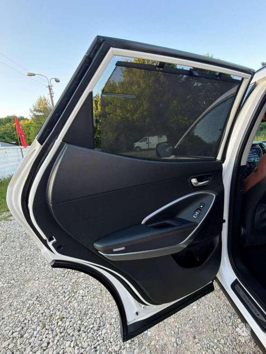 White Hyundai Santa Fe 2013 in Siauliai, with an engine capacity of 2.20 L and mileage of 250 thousand km for 13750 €, photo 38 on AUTOMOTO.COM.LV