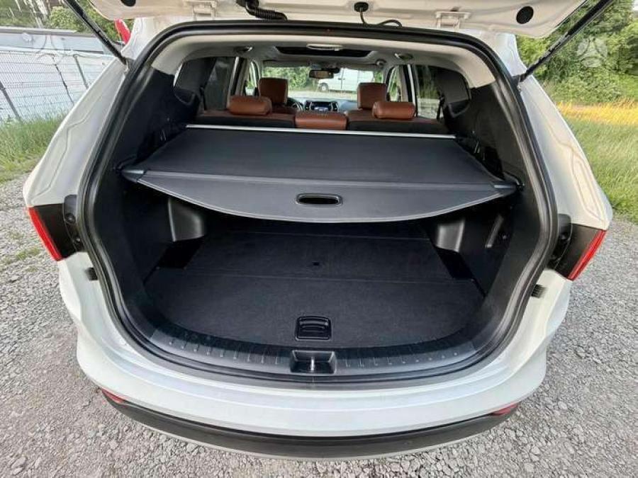 White Hyundai Santa Fe 2013 in Siauliai, with an engine capacity of 2.20 L and mileage of 250 thousand km for 13750 €, photo 40 on AUTOMOTO.COM.LV