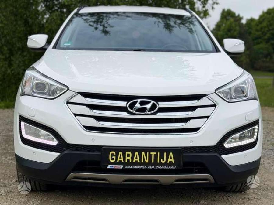 White Hyundai Santa Fe 2013 in Siauliai, with an engine capacity of 2.20 L and mileage of 171 thousand km for 13450 €, photo 6 on AUTOMOTO.COM.LV