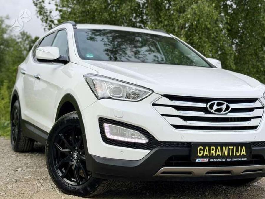 White Hyundai Santa Fe 2013 in Siauliai, with an engine capacity of 2.20 L and mileage of 171 thousand km for 13450 €, photo 16 on AUTOMOTO.COM.LV
