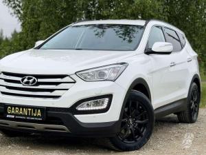 White Hyundai Santa Fe 2013 in Siauliai, with an engine capacity of 2.20 L and mileage of 171 thousand km for 13450 €, photo 17 on AUTOMOTO.COM.LV