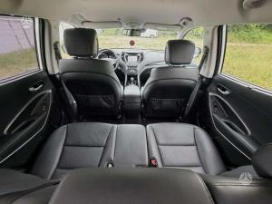 White Hyundai Santa Fe 2013 in Siauliai, with an engine capacity of 2.20 L and mileage of 171 thousand km for 13450 €, photo 30 on AUTOMOTO.COM.LV