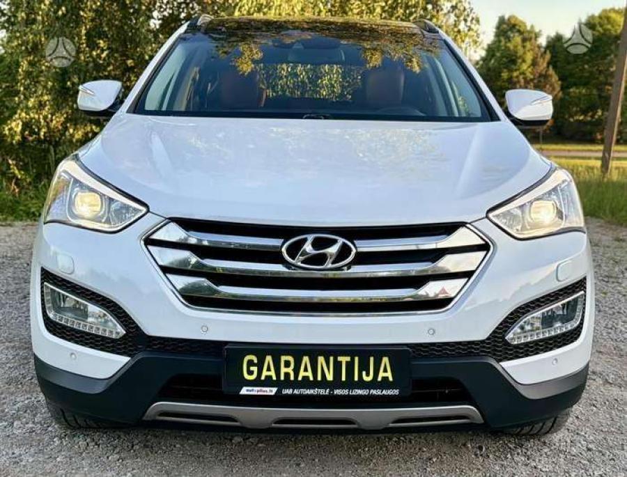 White Hyundai Santa Fe 2013 in Siauliai, with an engine capacity of 2.20 L and mileage of 250 thousand km for 13750 €, photo 6 on AUTOMOTO.COM.LV