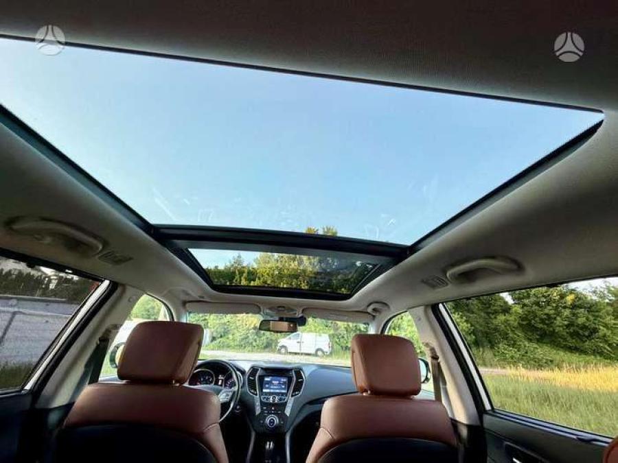 White Hyundai Santa Fe 2013 in Siauliai, with an engine capacity of 2.20 L and mileage of 250 thousand km for 13750 €, photo 31 on AUTOMOTO.COM.LV