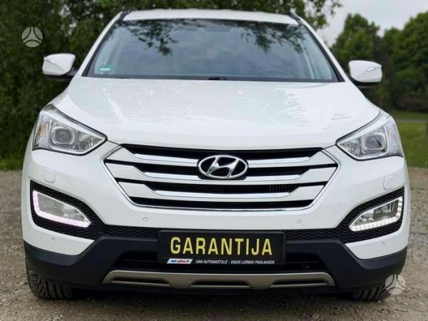 White Hyundai Santa Fe 2013 in Siauliai, with an engine capacity of 2.20 L and mileage of 171 thousand km for 13450 €, photo 5 on AUTOMOTO.COM.LV