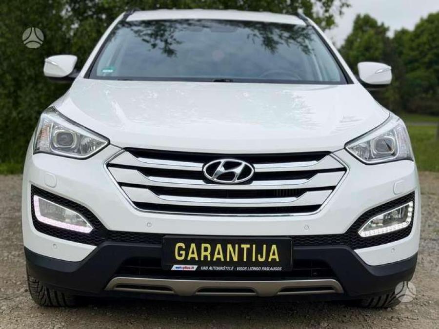 White Hyundai Santa Fe 2013 in Siauliai, with an engine capacity of 2.20 L and mileage of 171 thousand km for 13450 €, photo 6 on AUTOMOTO.COM.LV