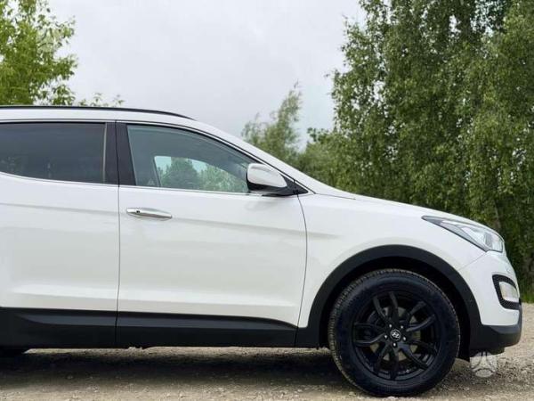 White Hyundai Santa Fe 2013 in Siauliai, with an engine capacity of 2.20 L and mileage of 171 thousand km for 13450 €, photo 10 on AUTOMOTO.COM.LV