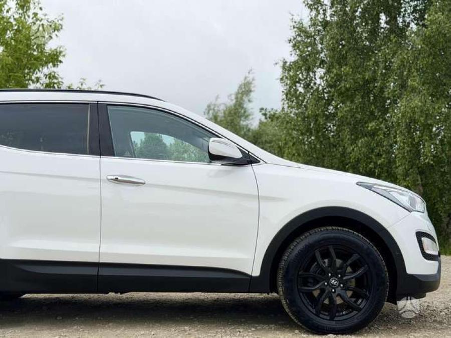 White Hyundai Santa Fe 2013 in Siauliai, with an engine capacity of 2.20 L and mileage of 171 thousand km for 13450 €, photo 11 on AUTOMOTO.COM.LV