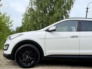 White Hyundai Santa Fe 2013 in Siauliai, with an engine capacity of 2.20 L and mileage of 171 thousand km for 13450 €, photo 12 on AUTOMOTO.COM.LV
