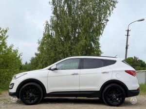 White Hyundai Santa Fe 2013 in Siauliai, with an engine capacity of 2.20 L and mileage of 171 thousand km for 13450 €, photo 14 on AUTOMOTO.COM.LV