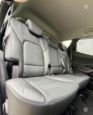 White Hyundai Santa Fe 2013 in Siauliai, with an engine capacity of 2.20 L and mileage of 171 thousand km for 13450 €, photo 27 on AUTOMOTO.COM.LV