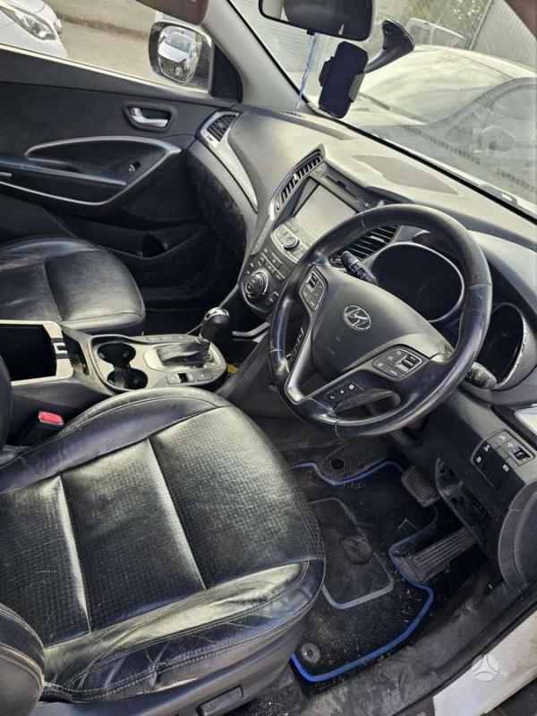 Хендай Санта Фе 2013 в Ионава на AUTOMOTO.COM.LV Белый Хендай Санта Фе 2013 в Ионава, объемом двигателя 2.19 л и пробегом 128 тыс. км за 2899 €, фото 6 на AUTOMOTO.COM.LV