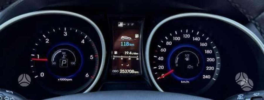White Hyundai Santa Fe 2013 in Siauliai, with an engine capacity of 2.20 L and mileage of 254 thousand km for 12950 €, photo 34 on AUTOMOTO.COM.LV