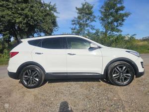 White Hyundai Santa Fe 2013 in Kaunas, with an engine capacity of 2.20 L and mileage of 253 thousand km for 8600 €, photo 7 on AUTOMOTO.COM.LV