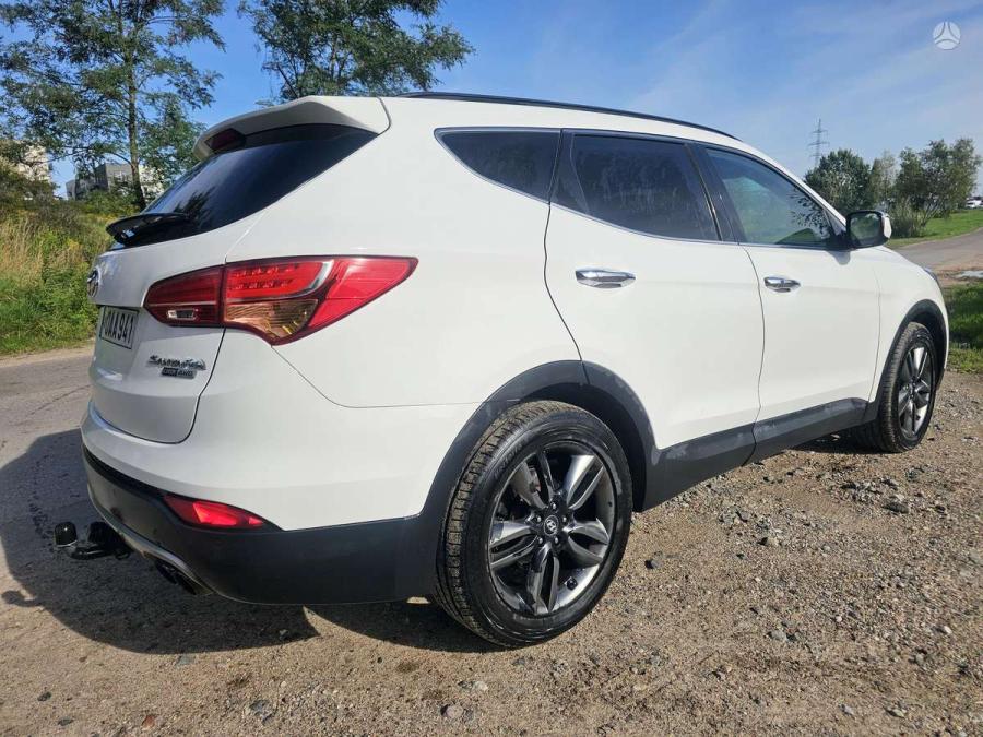 White Hyundai Santa Fe 2013 in Kaunas, with an engine capacity of 2.20 L and mileage of 253 thousand km for 8600 €, photo 8 on AUTOMOTO.COM.LV