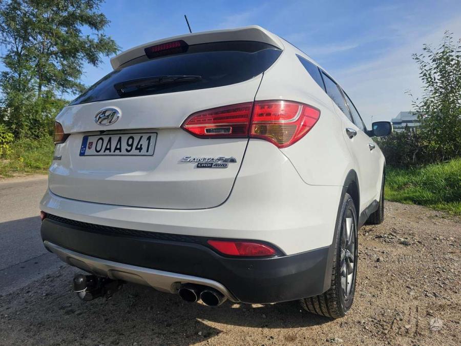 White Hyundai Santa Fe 2013 in Kaunas, with an engine capacity of 2.20 L and mileage of 253 thousand km for 8600 €, photo 10 on AUTOMOTO.COM.LV