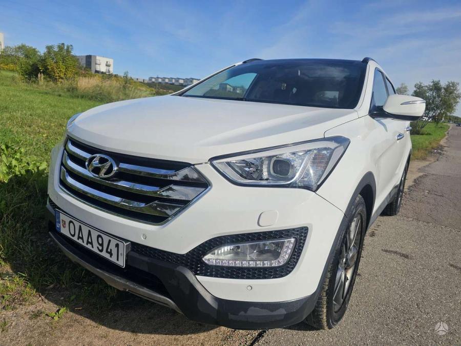 White Hyundai Santa Fe 2013 in Kaunas, with an engine capacity of 2.20 L and mileage of 253 thousand km for 8600 €, photo 12 on AUTOMOTO.COM.LV