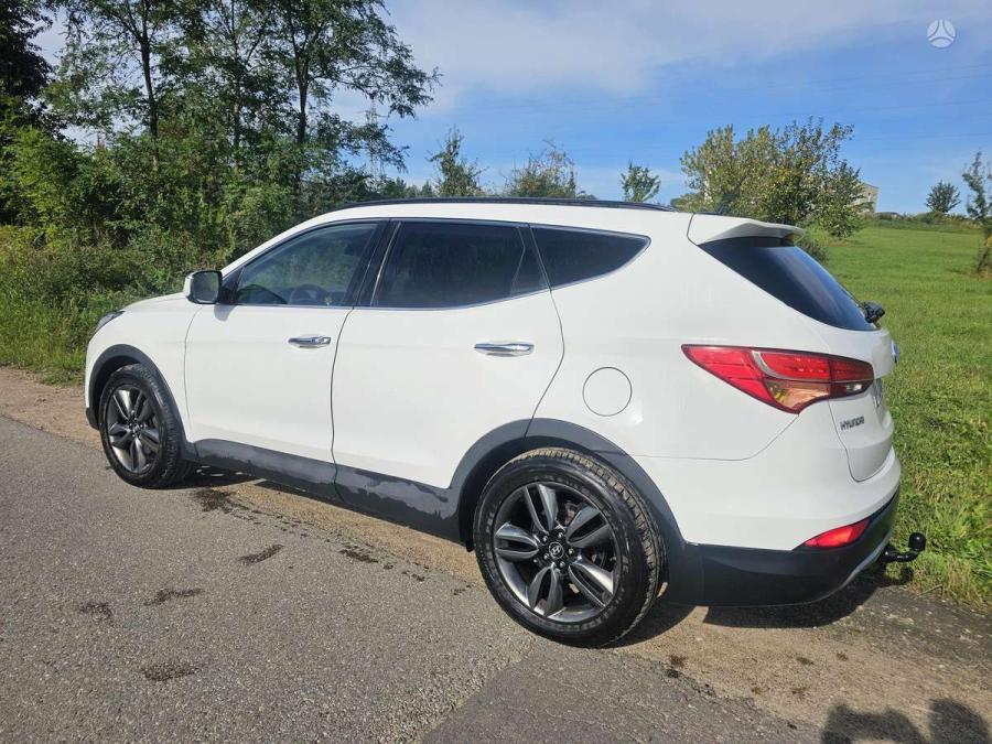 White Hyundai Santa Fe 2013 in Kaunas, with an engine capacity of 2.20 L and mileage of 253 thousand km for 8600 €, photo 15 on AUTOMOTO.COM.LV