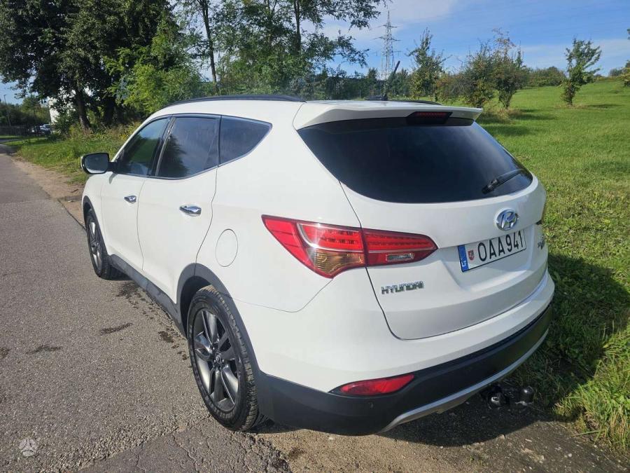 White Hyundai Santa Fe 2013 in Kaunas, with an engine capacity of 2.20 L and mileage of 253 thousand km for 8600 €, photo 17 on AUTOMOTO.COM.LV