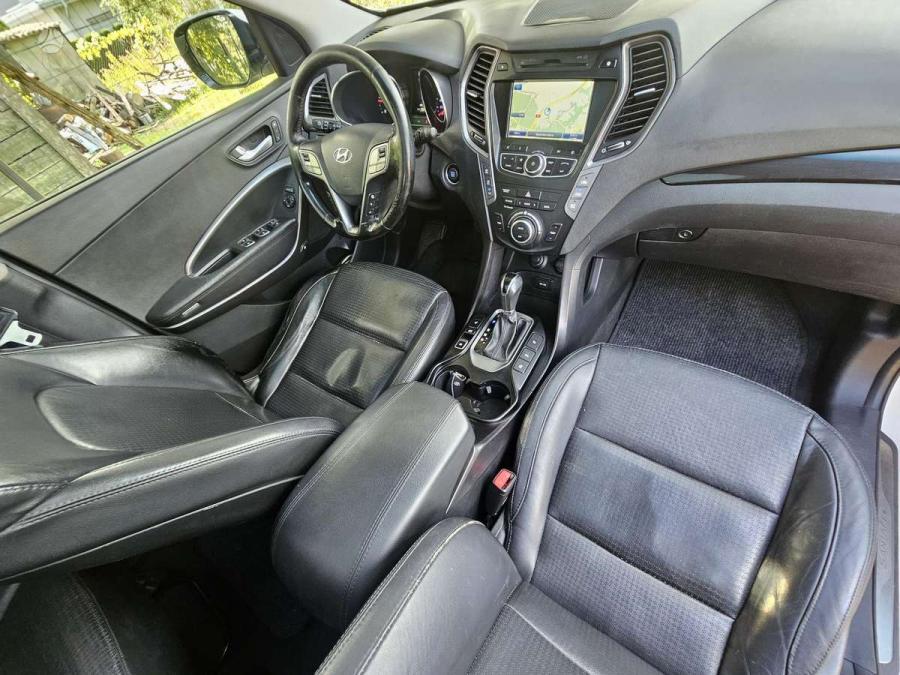 White Hyundai Santa Fe 2013 in Kaunas, with an engine capacity of 2.20 L and mileage of 253 thousand km for 8600 €, photo 20 on AUTOMOTO.COM.LV