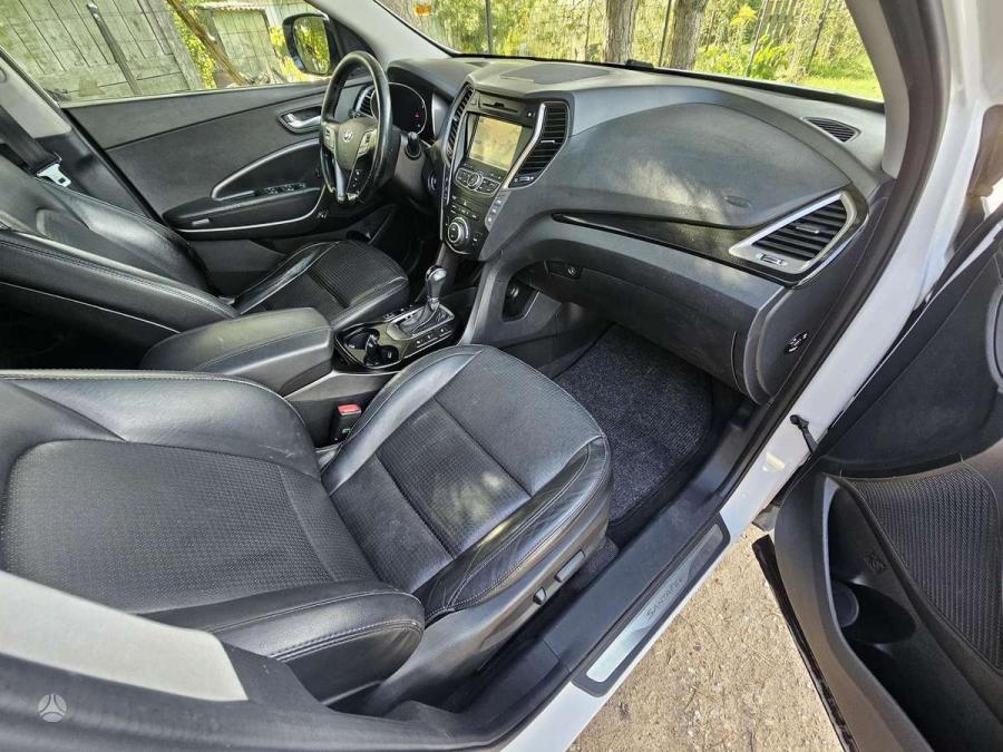 White Hyundai Santa Fe 2013 in Kaunas, with an engine capacity of 2.20 L and mileage of 253 thousand km for 8600 €, photo 22 on AUTOMOTO.COM.LV