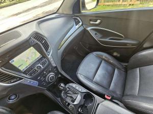 White Hyundai Santa Fe 2013 in Kaunas, with an engine capacity of 2.20 L and mileage of 253 thousand km for 8600 €, photo 23 on AUTOMOTO.COM.LV