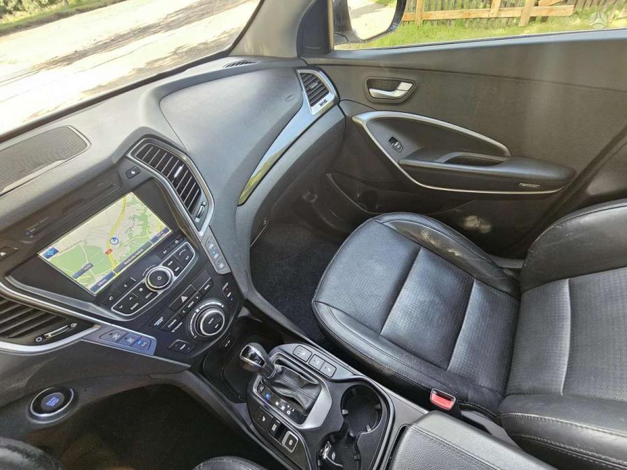 White Hyundai Santa Fe 2013 in Kaunas, with an engine capacity of 2.20 L and mileage of 253 thousand km for 8600 €, photo 23 on AUTOMOTO.COM.LV