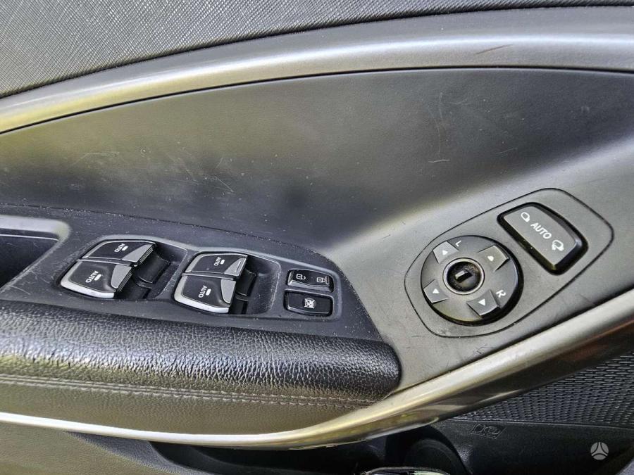 White Hyundai Santa Fe 2013 in Kaunas, with an engine capacity of 2.20 L and mileage of 253 thousand km for 8600 €, photo 34 on AUTOMOTO.COM.LV