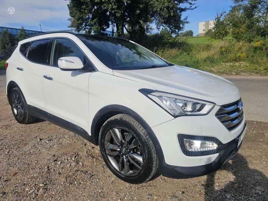 White Hyundai Santa Fe 2013 in Kaunas, with an engine capacity of 2.20 L and mileage of 253 thousand km for 8499 €, photo 1 on AUTOMOTO.COM.LV