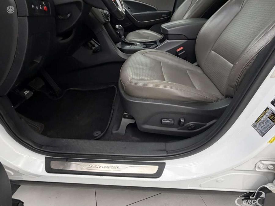 Balts Hyundai Santa Fe 2013 Viļņa, ar dzinēja tilpumu 2.36 L un nobraukumu 146 tūkst. km par 6500 €, foto 26 vietnē AUTOMOTO.COM.LV