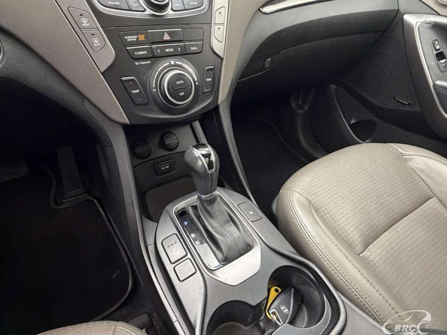 Balts Hyundai Santa Fe 2013 Viļņa, ar dzinēja tilpumu 2.36 L un nobraukumu 146 tūkst. km par 6500 €, foto 31 vietnē AUTOMOTO.COM.LV