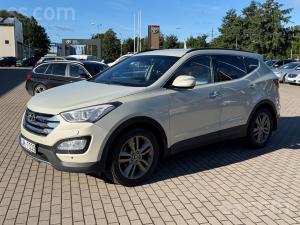 White Hyundai Santa Fe 2013 in Liepaja, with an engine capacity of 2.20 L and mileage of 198 thousand km for 9400 €, photo  on AUTOMOTO.COM.LV