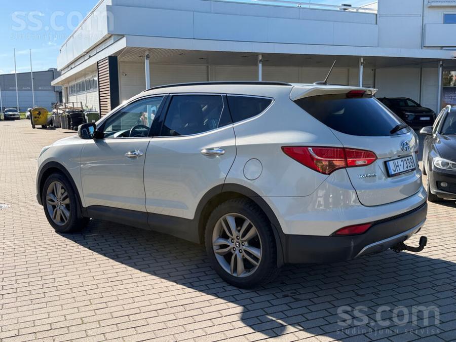 Balts Hyundai Santa Fe 2013 Liepāja, ar dzinēja tilpumu 2.20 L un nobraukumu 198 tūkst. km par 9400 €, foto 4 vietnē AUTOMOTO.COM.LV