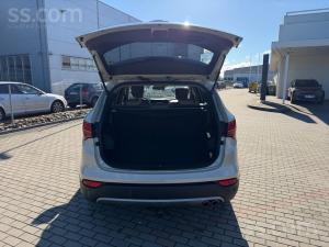 Balts Hyundai Santa Fe 2013 Liepāja, ar dzinēja tilpumu 2.20 L un nobraukumu 198 tūkst. km par 9400 €, foto 10 vietnē AUTOMOTO.COM.LV