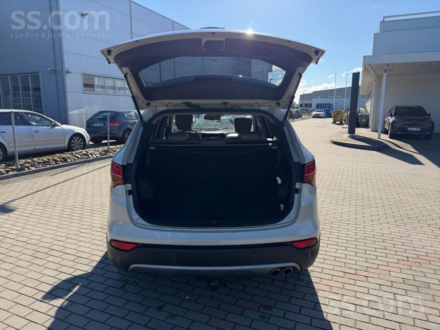 Balts Hyundai Santa Fe 2013 Liepāja, ar dzinēja tilpumu 2.20 L un nobraukumu 198 tūkst. km par 9400 €, foto 10 vietnē AUTOMOTO.COM.LV