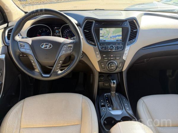 White Hyundai Santa Fe 2013 in Liepaja, with an engine capacity of 2.20 L and mileage of 198 thousand km for 9400 €, photo 11 on AUTOMOTO.COM.LV