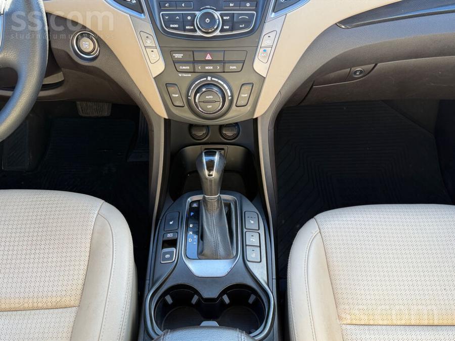 Balts Hyundai Santa Fe 2013 Liepāja, ar dzinēja tilpumu 2.20 L un nobraukumu 198 tūkst. km par 9400 €, foto 15 vietnē AUTOMOTO.COM.LV