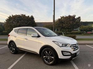 Balts Hyundai Santa Fe 2013 Viļņa, ar dzinēja tilpumu 2.20 L un nobraukumu 274 tūkst. km par 10800 €, foto  vietnē AUTOMOTO.COM.LV