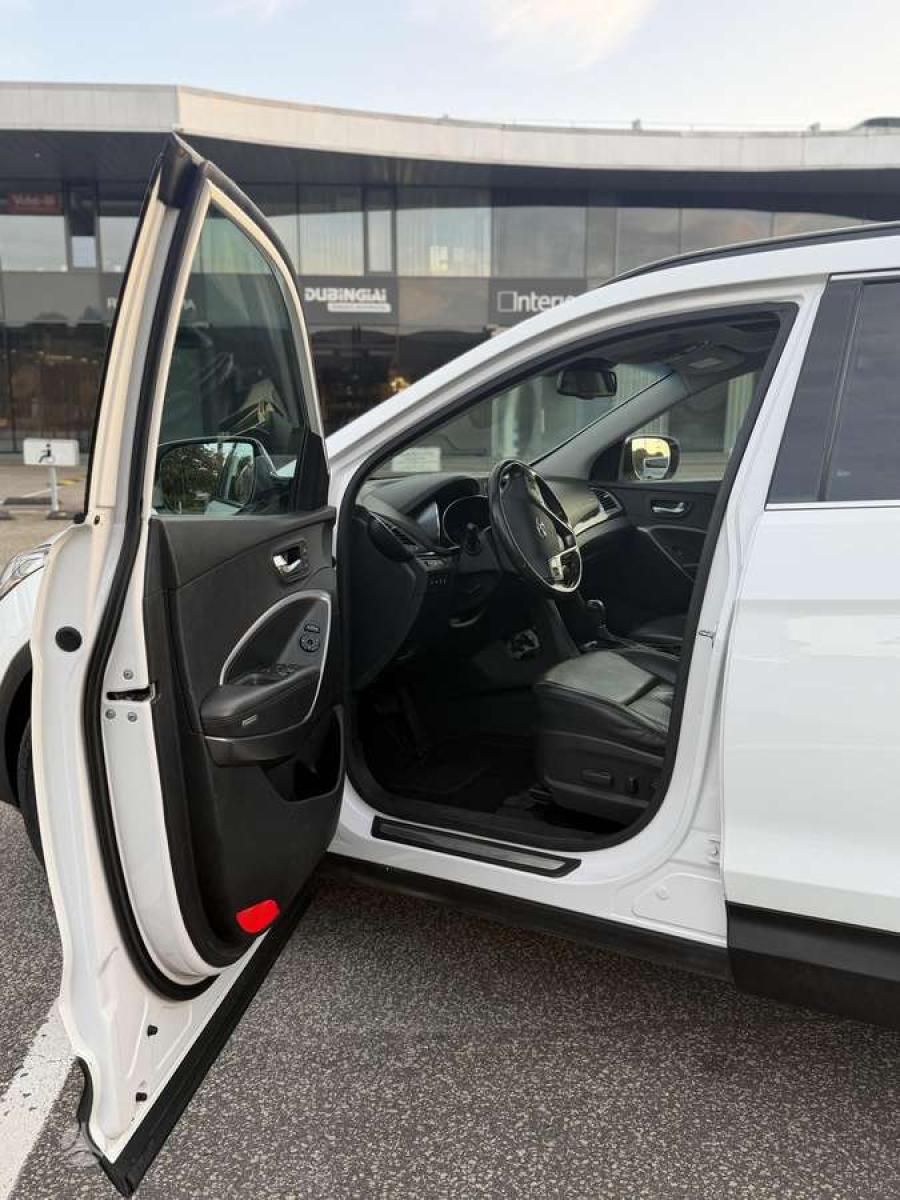 Balts Hyundai Santa Fe 2013 Viļņa, ar dzinēja tilpumu 2.20 L un nobraukumu 274 tūkst. km par 10800 €, foto 4 vietnē AUTOMOTO.COM.LV