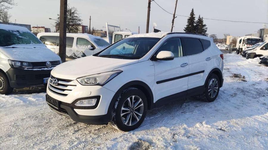 White Hyundai Santa Fe 2014 in Klaipeda, with an engine capacity of 2.20 L and mileage of 228 thousand km for 9950 €, photo 1 on AUTOMOTO.COM.LV