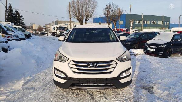 White Hyundai Santa Fe 2014 in Klaipeda, with an engine capacity of 2.20 L and mileage of 228 thousand km for 9950 €, photo 2 on AUTOMOTO.COM.LV