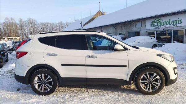 White Hyundai Santa Fe 2014 in Klaipeda, with an engine capacity of 2.20 L and mileage of 228 thousand km for 9950 €, photo 3 on AUTOMOTO.COM.LV