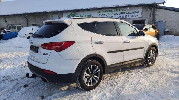 White Hyundai Santa Fe 2014 in Klaipeda, with an engine capacity of 2.20 L and mileage of 228 thousand km for 9950 €, photo 4 on AUTOMOTO.COM.LV