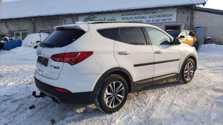 White Hyundai Santa Fe 2014 in Klaipeda, with an engine capacity of 2.20 L and mileage of 228 thousand km for 9950 €, photo 4 on AUTOMOTO.COM.LV
