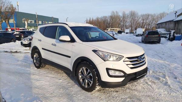 White Hyundai Santa Fe 2014 in Klaipeda, with an engine capacity of 2.20 L and mileage of 228 thousand km for 9950 €, photo 5 on AUTOMOTO.COM.LV