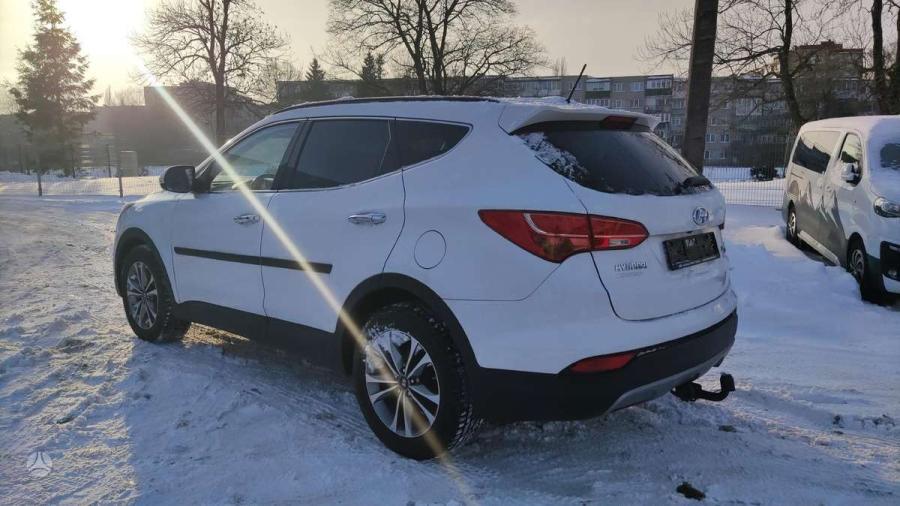 White Hyundai Santa Fe 2014 in Klaipeda, with an engine capacity of 2.20 L and mileage of 228 thousand km for 9950 €, photo 6 on AUTOMOTO.COM.LV