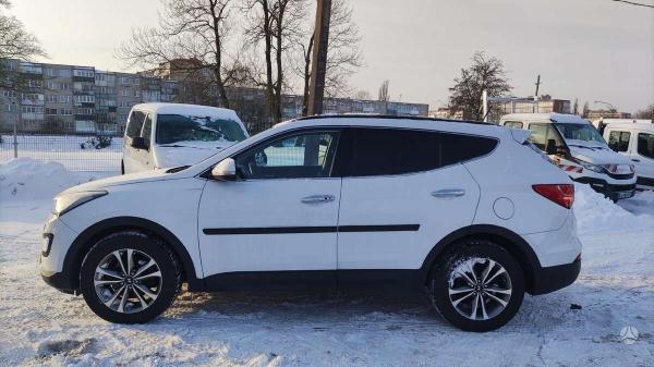 White Hyundai Santa Fe 2014 in Klaipeda, with an engine capacity of 2.20 L and mileage of 228 thousand km for 9950 €, photo 7 on AUTOMOTO.COM.LV